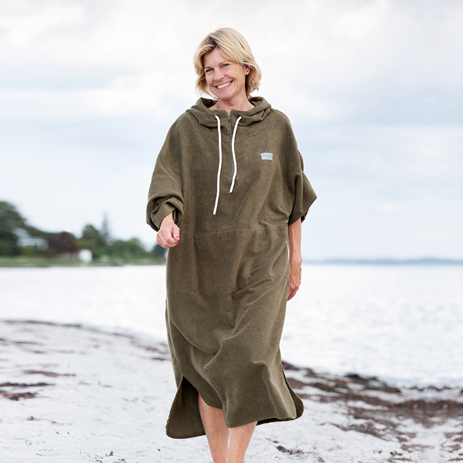 Badeponcho for voksne | Badeponcho Skagen rød | VinterBaderen.dk